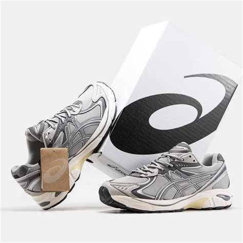 Кроссовки Asics Gel — ціна 2450 грн у каталозі Кросівки Купити жіночі речі за доступною ціною на