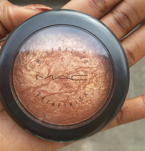 DAZZLE BEAUTIE MAC Mineralize Skinfinish In Gold Deposit Review