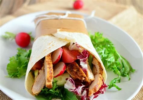 Tortilla z grillowaną piersią kurczaka i warzywami DoradcaSmaku pl