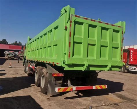 中国重汽 8x4驱动 371马力78米车厢 出口版 豪沃自卸车