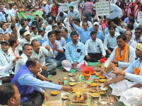 Odisha Agitating Teachers Suspend Stir Till Dec 20 After Govt Forms