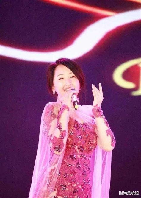 楊鈺瑩有這麼「豐滿」嗎？穿蕾絲連衣裙凹凸有致，49歲也不像大嬸 壹讀