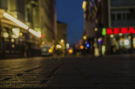 抽象多彩模糊散景柔和明亮的圆圈灯在河的夜生活壁纸和背景散焦的灯光夜景插画图片下载 正版图片504236887 摄图网