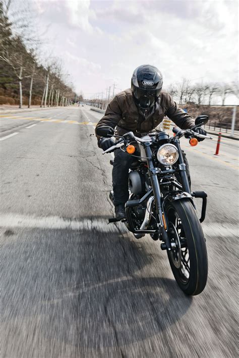 스포스터 그 본질의 추구 할리데이비슨 로드스터 월간모터바이크