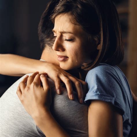 Whats It Like To Be In A Throuple A Real Life Triad Shares Their