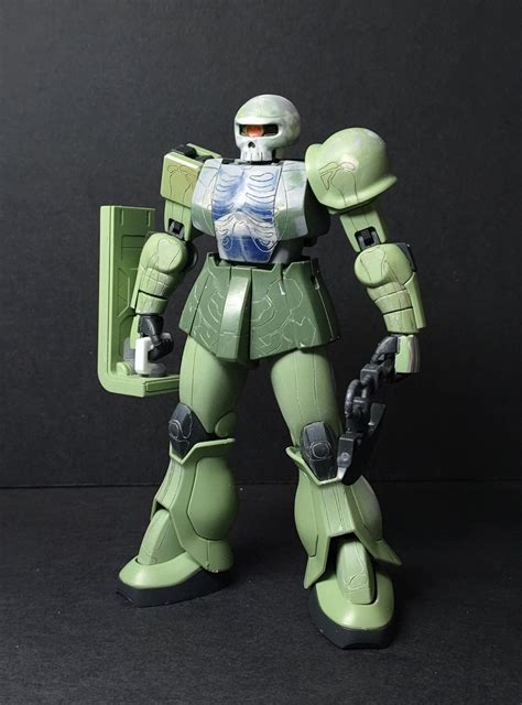 Tom K On Twitter ドクロタイプザクです。 Hg241番のザクに64番の旧ザクから、胸部装甲とスカート一式を移植。 骨の