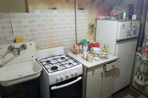 Тетяна поралася на кухні У каструлі варився борщ на сковорідці смажилося мясо А готувала