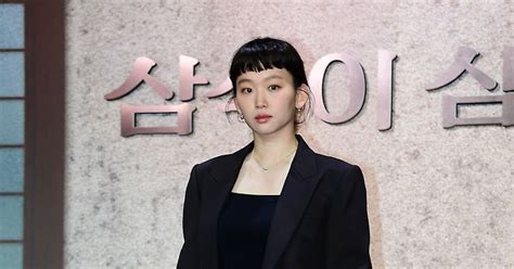 Ten포토 진기주 튜브톱으로 섹시하게
