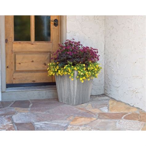 Suncast 16 Inch Farmington Decorative Rustic Wood Finish Garden Planter