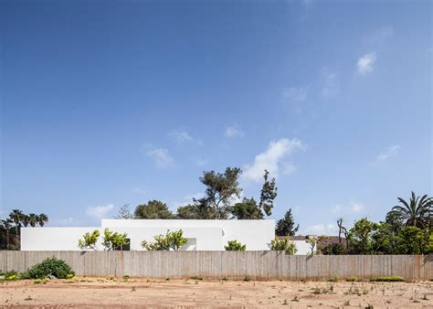 Paritzki And Lianis Ta House Is Made From Three White Boxes