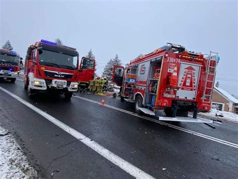Potężny wypadek na DK94 w Wielkiej Wsi Dwie osoby ranne ZDJĘCIA