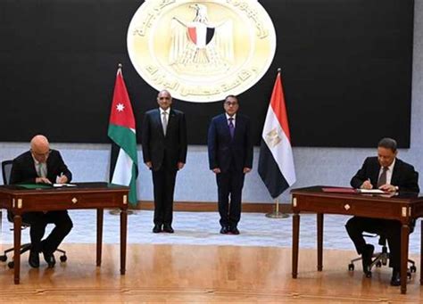 رئيسا وزراء مصر والأردن يوقعان محضر اجتماعات الدورة الـ32 للجنة العليا