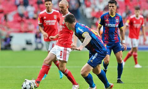 Benfica Goleia Chaves E Aumenta Vantagem Para O Fc Porto V Deo