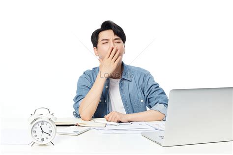피곤 된 졸음을 공부하는 젊은 남학생 사진 무료 다운로드 Lovepik