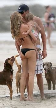 Gisele Bundchen In Bikini At Beach In Costa Rica Lq Tag Phun Org Forum