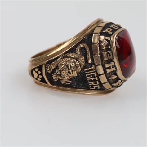9kt Gold Red Stone Class Ring Property Room