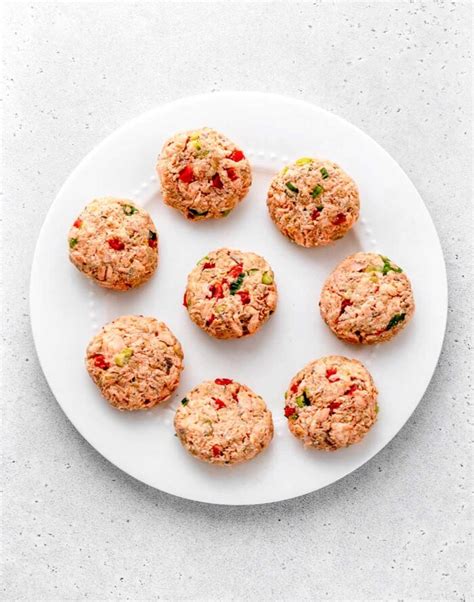 Easy Salmon Patties With Crackers