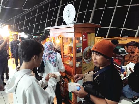 Bakso Mas Roy Kuliner Paling Diburu Dengan Bakso Jumbo Dan Kuah Gurih Jawa Pos