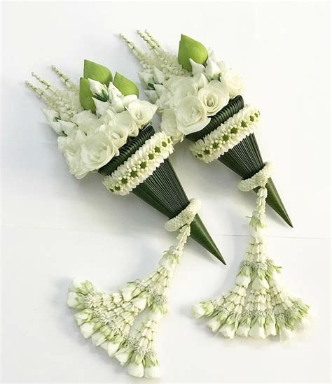 ปักพินในบอร์ด Garland ศิลปะใบไม้ ดอกไม้แขวน จัดดอกไม้