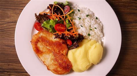 Frango Arroz Purê de Batata e Salada Receita