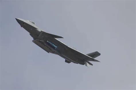 殲20打開彈倉亮出霹靂15飛彈 極具實戰意義 每日頭條