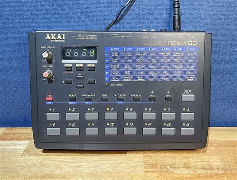 Akai Remix 88 S20 Black Lo Fi Sampler Reverb