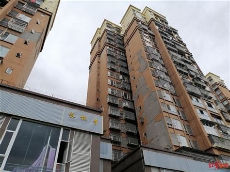 成都一小区多栋高层住宅外墙墙皮脱落业主担忧 物业回应 四川在线