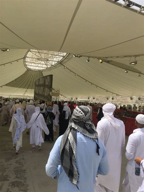 حجاج بيت الله يرمون الجمرات في أول أيام التشريق صحيفة الوطن