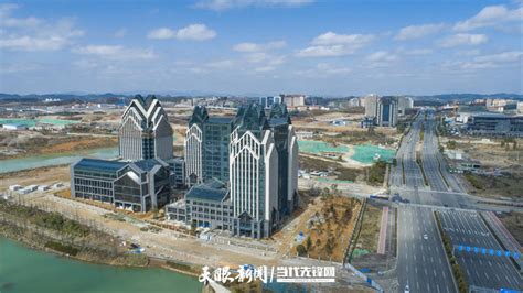 “四新”“四化”微镜头丨把握金灿灿的机遇！贵阳大数据科创城建设按下“快进键”招商新区产业