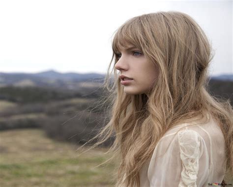 Taylor Swift With Blonde And Wavy Hair Hd Wallpaper Download