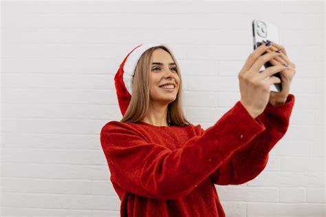 Premium Photo Blond Pretty Girl Sitting At Home With Smartphone