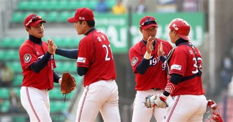 13안타 맹폭 Kia 10 6으로 두산 제압해