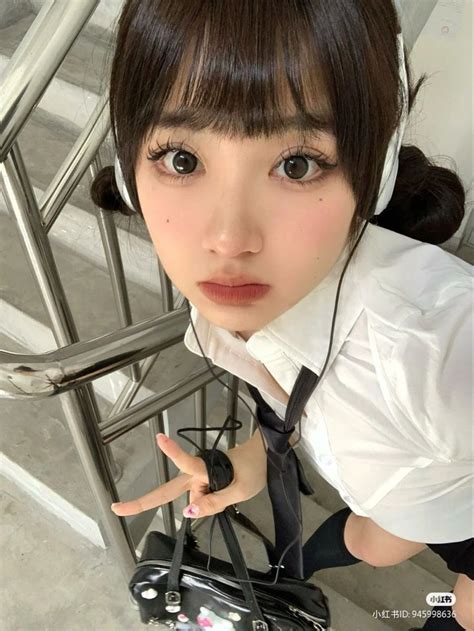 𝘤𝘳𝘦𝘥𝘪𝘵 𝘵𝘰 𝘸𝘯𝘦𝘳 Cute Makeup Poses Pretty People