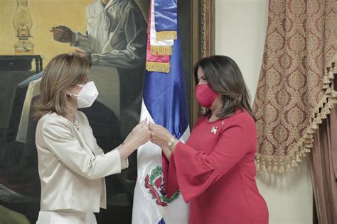 Raquel Peña visita a la Vicepresidenta en el Palacio Nacional