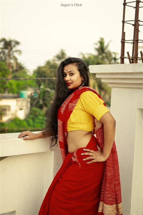 Poonam আমার স্ত্রী খুবই চুপচাপ আর সহজ সরল মানুষ। সারাদিন ২৪ ঘন্টা ঘরের কাজ করে ওকে আর সুন্দর