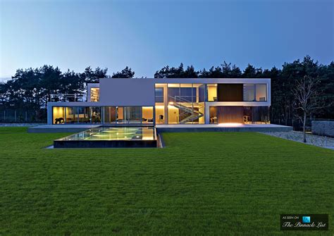 Concrete Cube Design With Minimalistic Expressions At The Aatrial House In Poland The Pinnacle