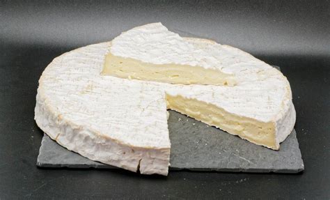 Французский сыр Бри с белой плесенью: как есть, с какими продуктами ...