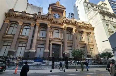 El Banco Central Bajó La Tasa De Interés Y Liberó La De Los Plazos
