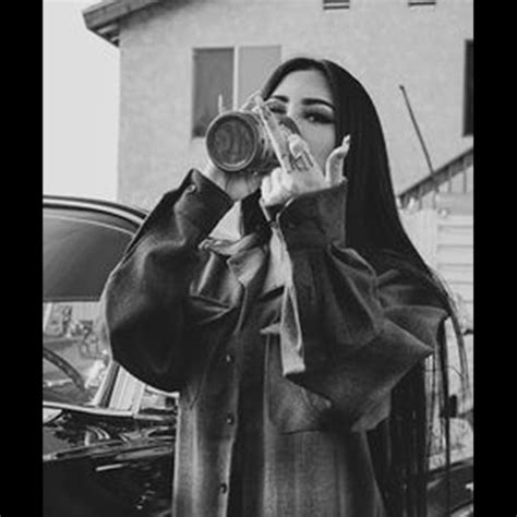 SIMPLESMENTE ELA NÃO CONSIGO VIVER LONGE DESSA SURTADA YouTube Music