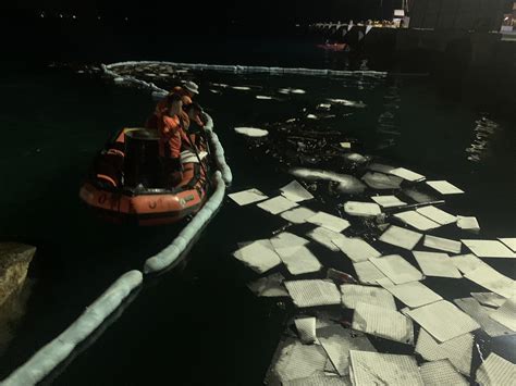 Davao Coast Guard Cleanse Oil Spill Off City Waters