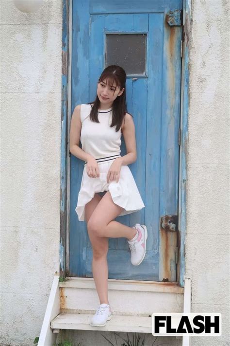雪平莉左、スカートひらりtバックパンティが食い込むお尻タマラン アイドル・女子アナ画像★吟じます