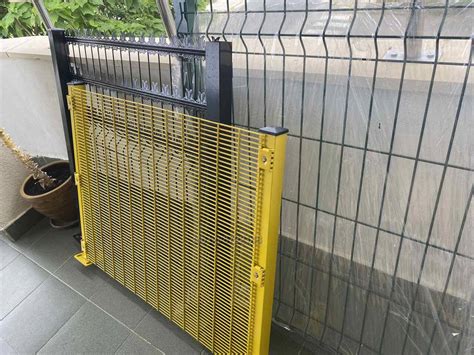 Оградни пана Колове Врати Портали Мрежа с декорация Жив плет
