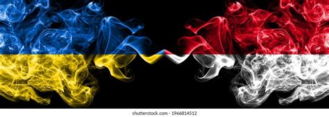 우크라이나 우크라이나 대 싱가포르 훈제 깃발들이 스톡 일러스트 1966815520 Shutterstock