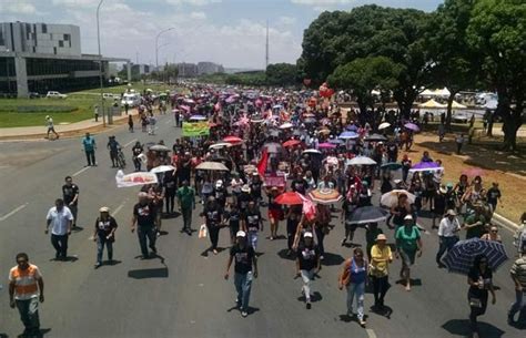 G1 Servidores Fecham Eixo Monumental Em Ato Contra Suspensão De