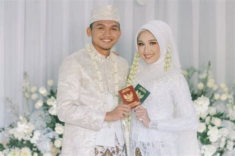 Sindo Hi Lite Profil Istri Dendy Sulistyawan Putri Bahari Indonesia