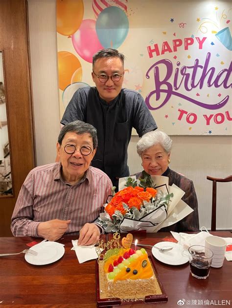61岁张学友下跪磕头，54岁张家辉叫他干爹，90岁的胡枫凭什么？百科ta说