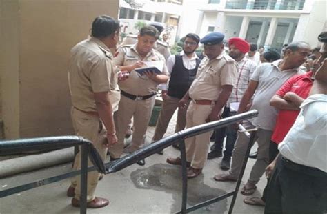 Murder Accused हत्या का आरोपी कोर्ट की छठी मंजिल से कूदा मौत