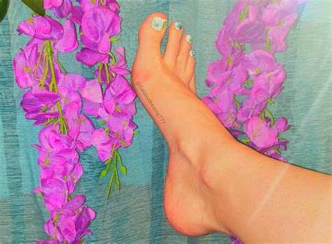 Besides My Lovely Toeswhat Color Toenails Turn You On The Most