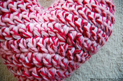 Mon Makes Things Crochet Heart Pillow