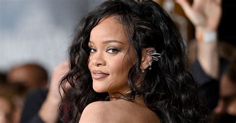 Rihannas Updo Hairstyle At The 2023 Golden Globes Popsugar Beauty Uk